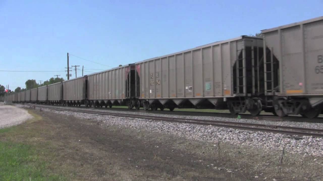 Brand New BNSF SD70ACe BNSF 9062 Leads Havana Coalie! - YouTube