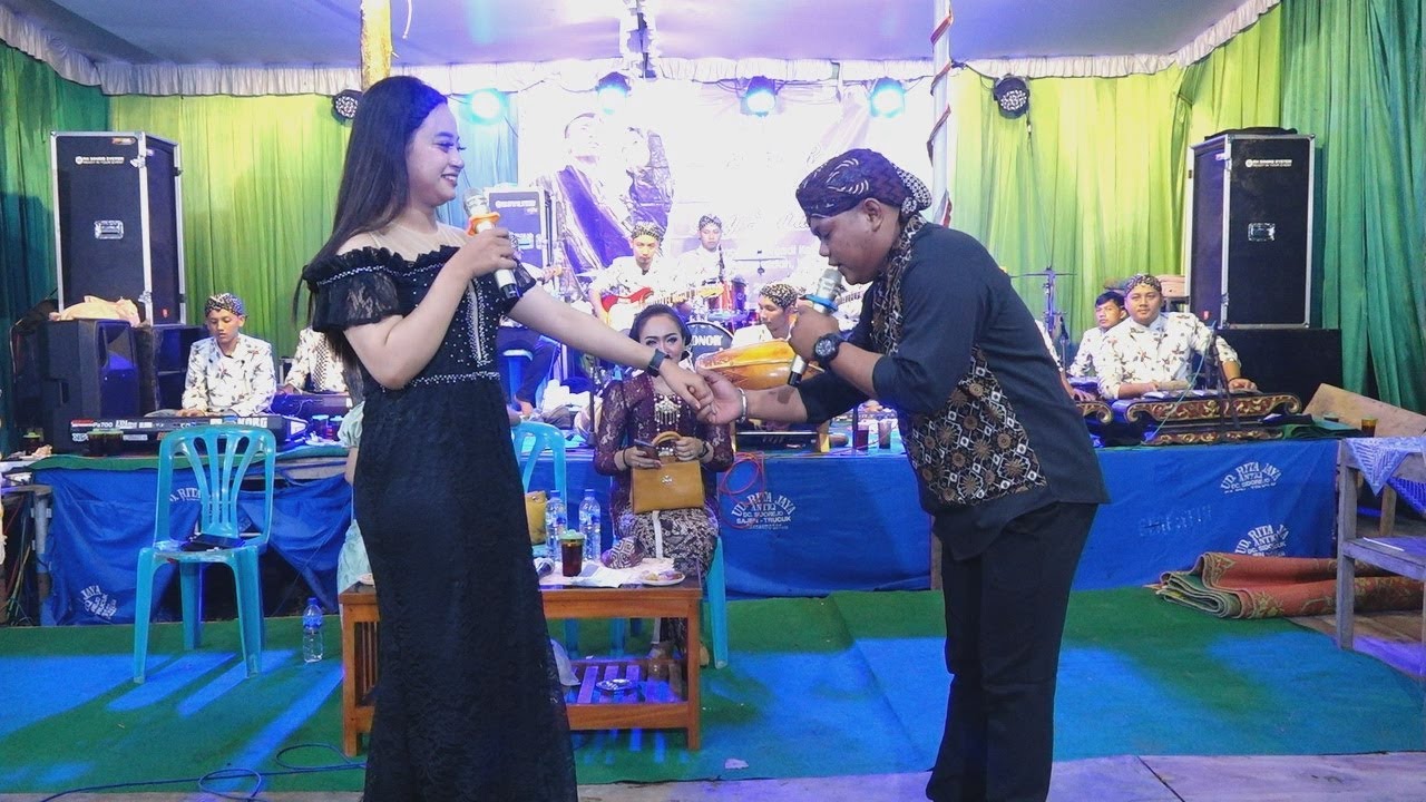 RH MUSIC KLATEN - MC Vrindavan Bergaya Romantis Dadine piye kih - RH ...