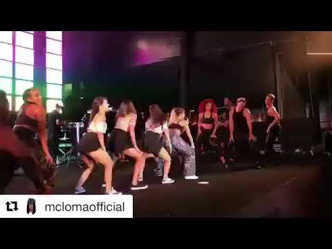 Anitta e Mc Loma - dançando juntas em Olinda .