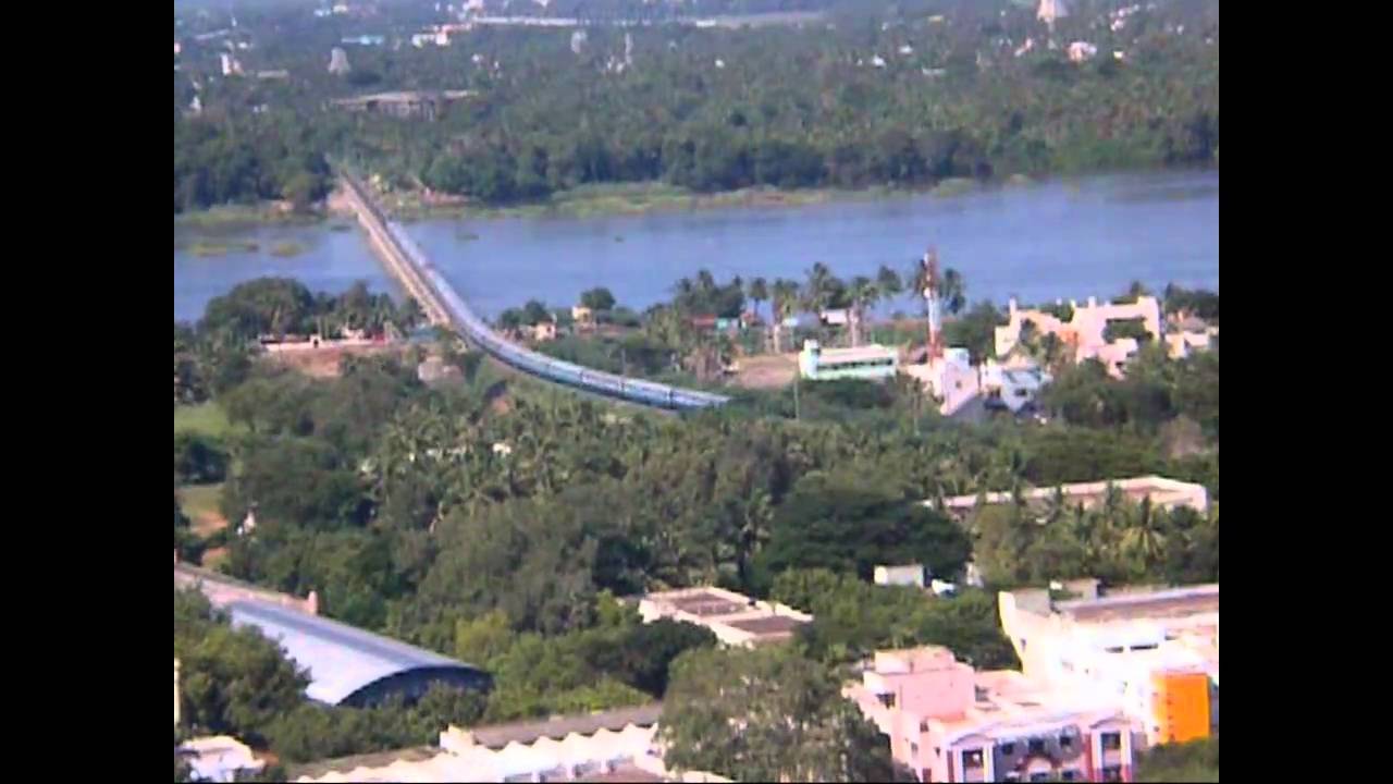 WAP4 GURUVAYOOR EXPRESS speeding on KAVERI RIVER BRIDGE !!! - YouTube
