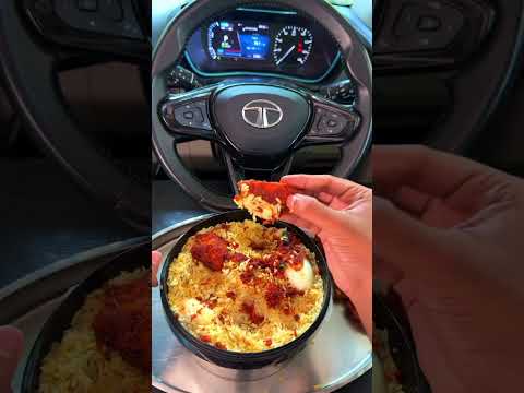 eating in car #chicken #biryani #viralshorts #foodie