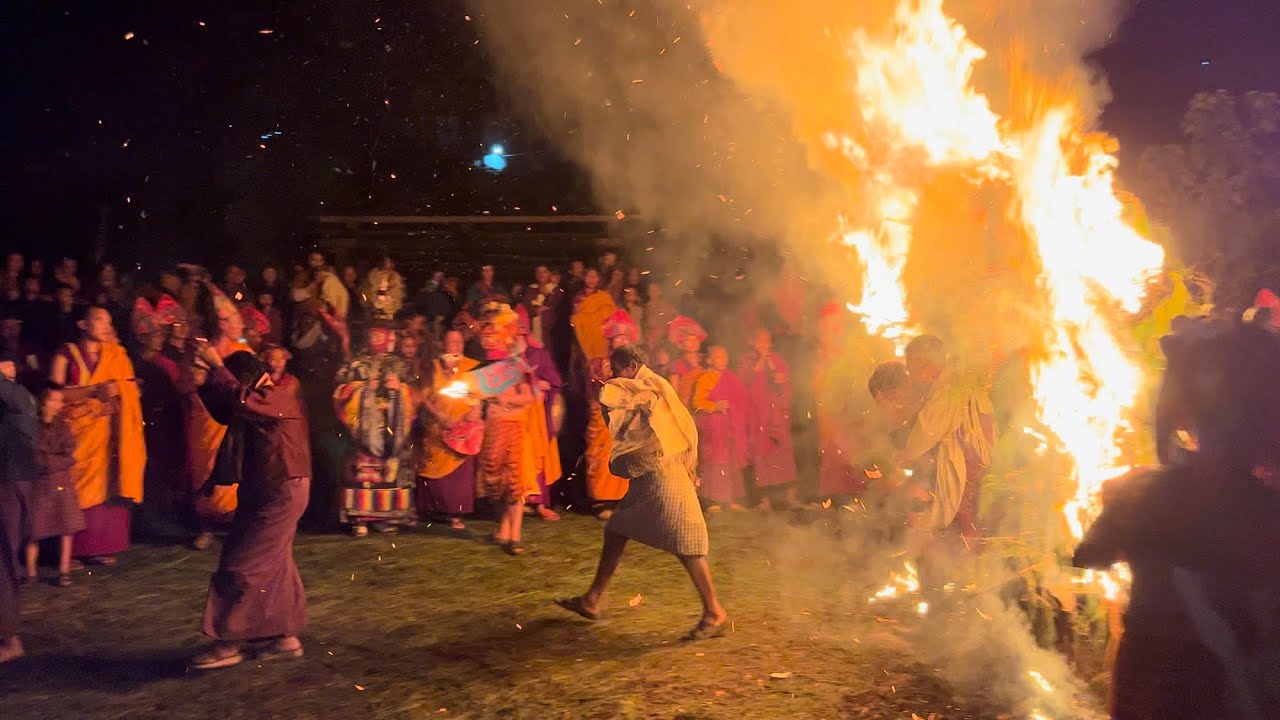 Maywang - Blessings underneath the fire, at Dechen Choeling Lhakhang ...