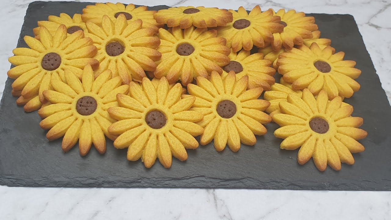 SUNFLOWER COOKIES / EASY SUGAR COOKIES #cookies #sunflower - YouTube