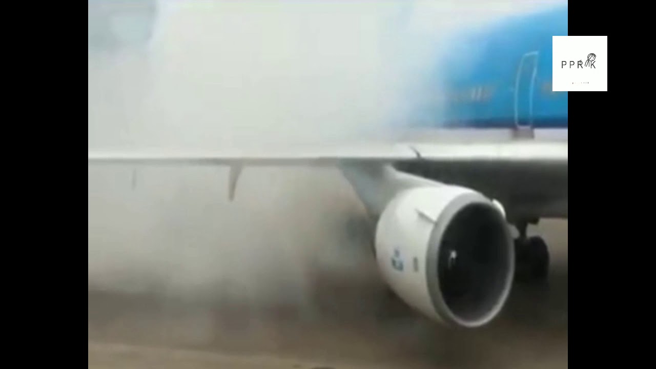 Awesome landing plane - Reverse thrust spray - Amazing Videos - YouTube