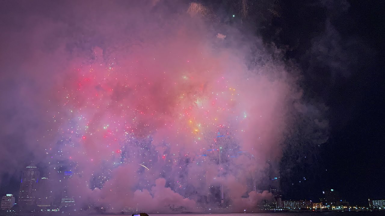 4k HDR DolbyVision Fireworks - YouTube