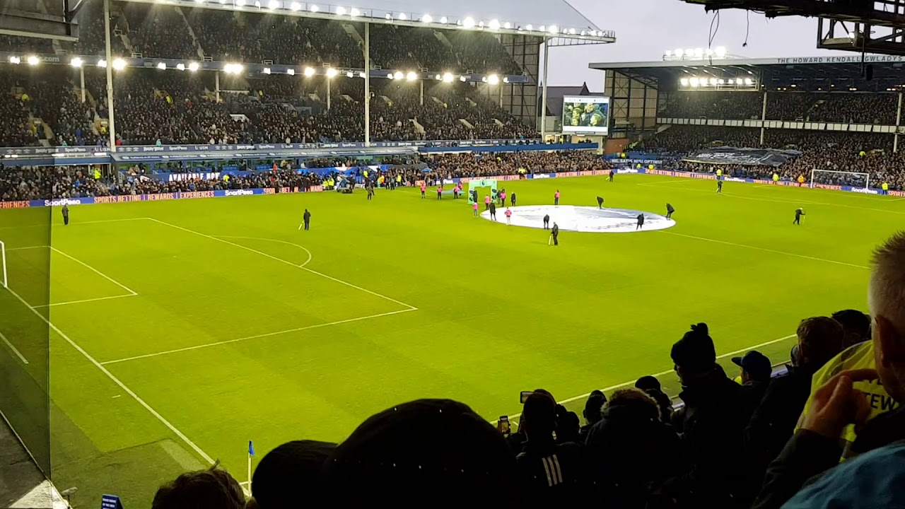 Boxing Day 2019: Everton vs Burnley (teams coming out) - YouTube