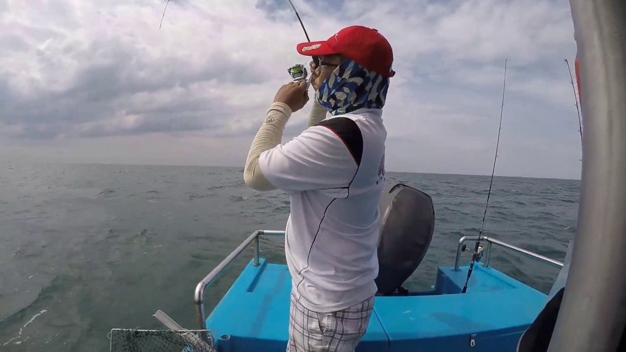 Desaru Fishing Ebek on Micro jig 40g - YouTube