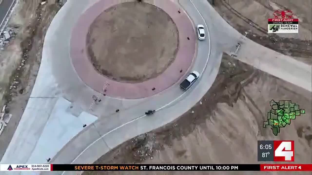 Critics target roundabouts on MODOT’s I-55 project - YouTube