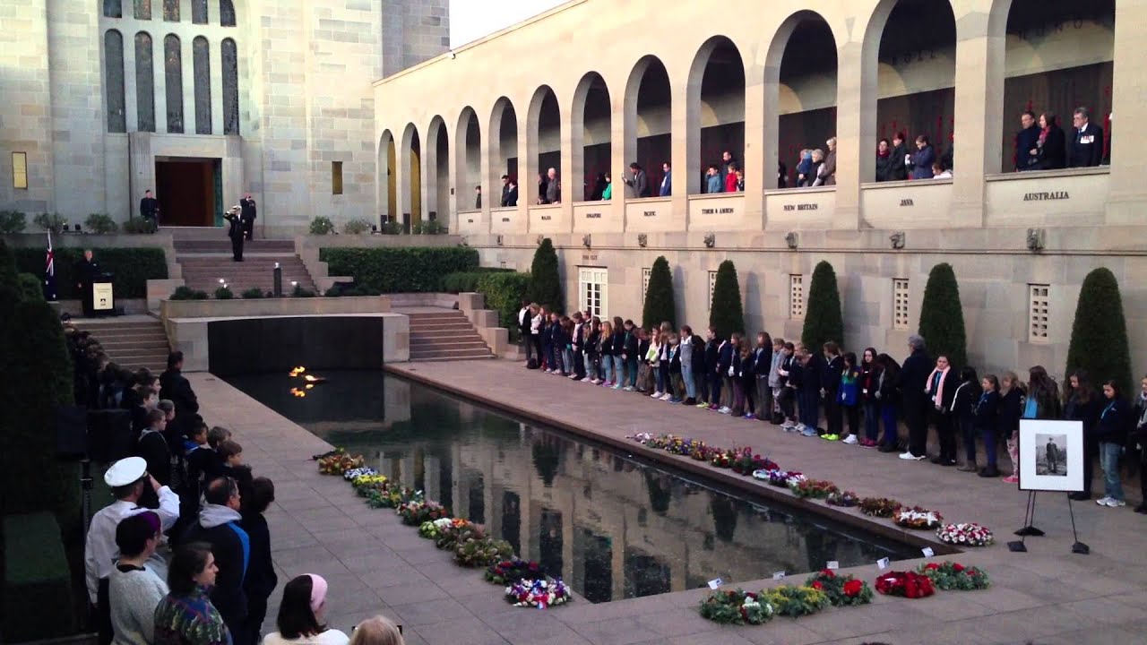 Last Post Ceremony at the Australian War Memorial - YouTube