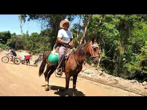 Yessi y sus aventura sv está en vivo - YouTube