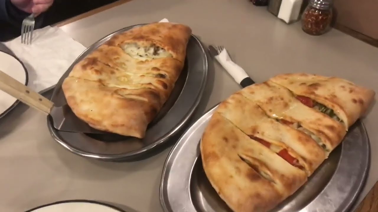 what the DIFFERENCE between “strombolis” Vs “calzone ”… - YouTube