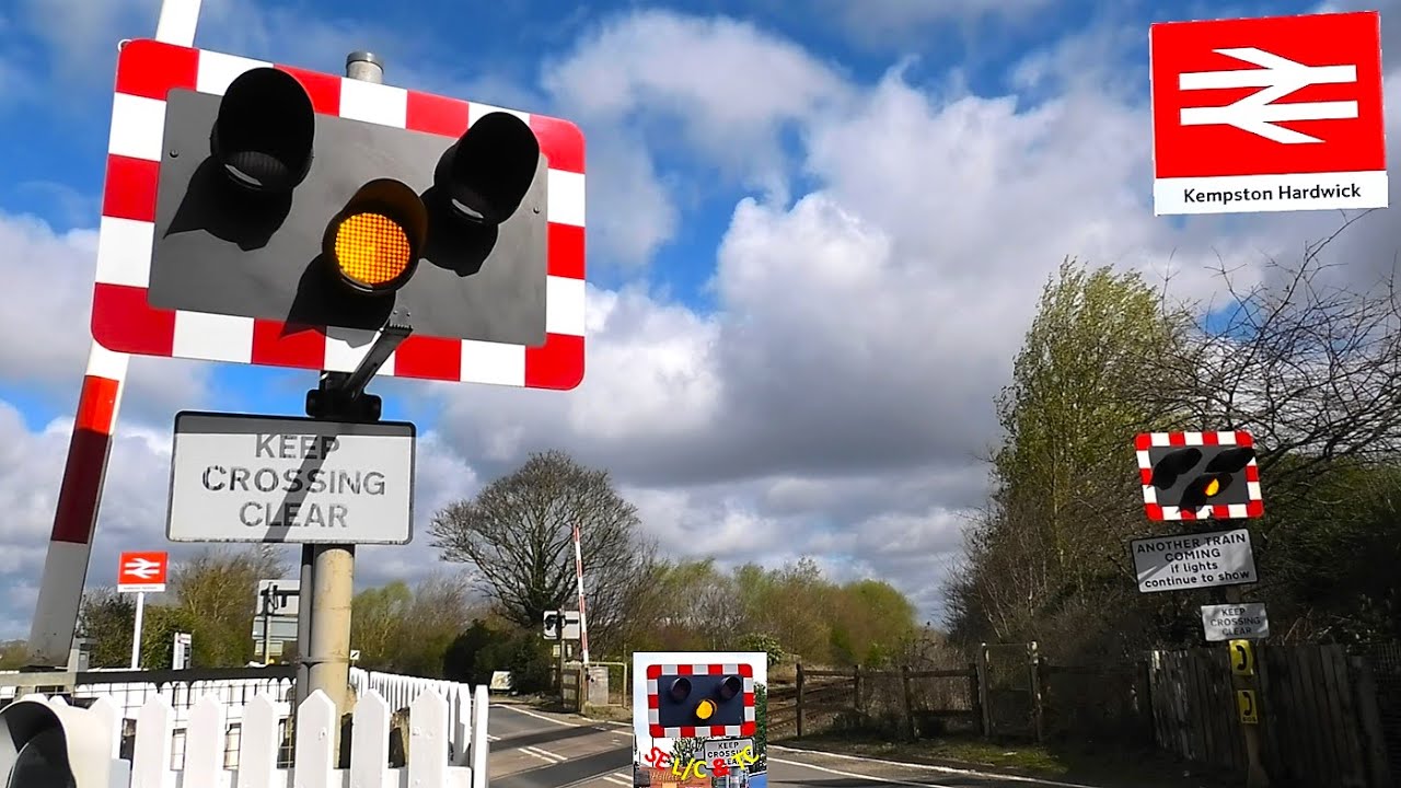Kempston Hardwick Level Crossing, Bedfordshire - YouTube
