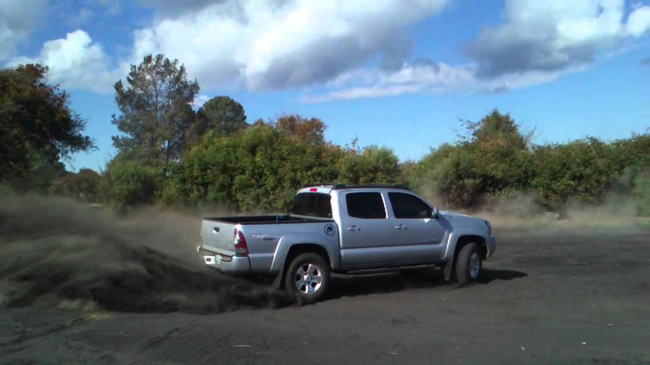 Toyota tacoma racing tRO trompeando - YouTube