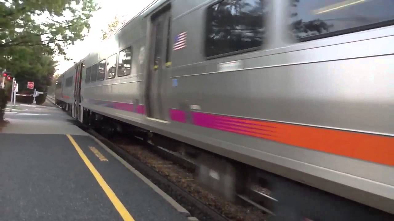 Pl42ac 4014 arriving in Hillsdale - YouTube