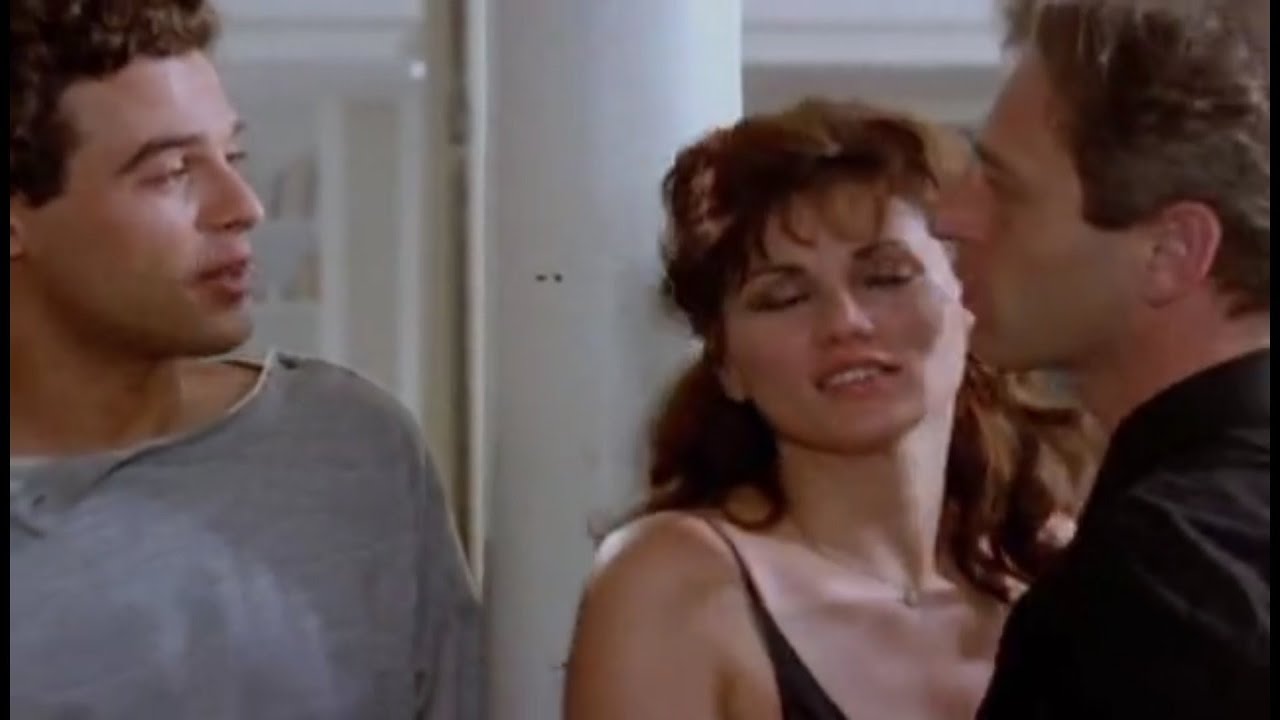DESIRING JULIA( 1986 ) Explain in hindi #desiringjulia#moviexplain#hollywoodmovies# - YouTube