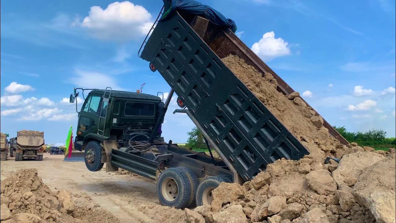 Top Awesome.!! Truck Flying Unload Bulldozer Push Soiled - YouTube