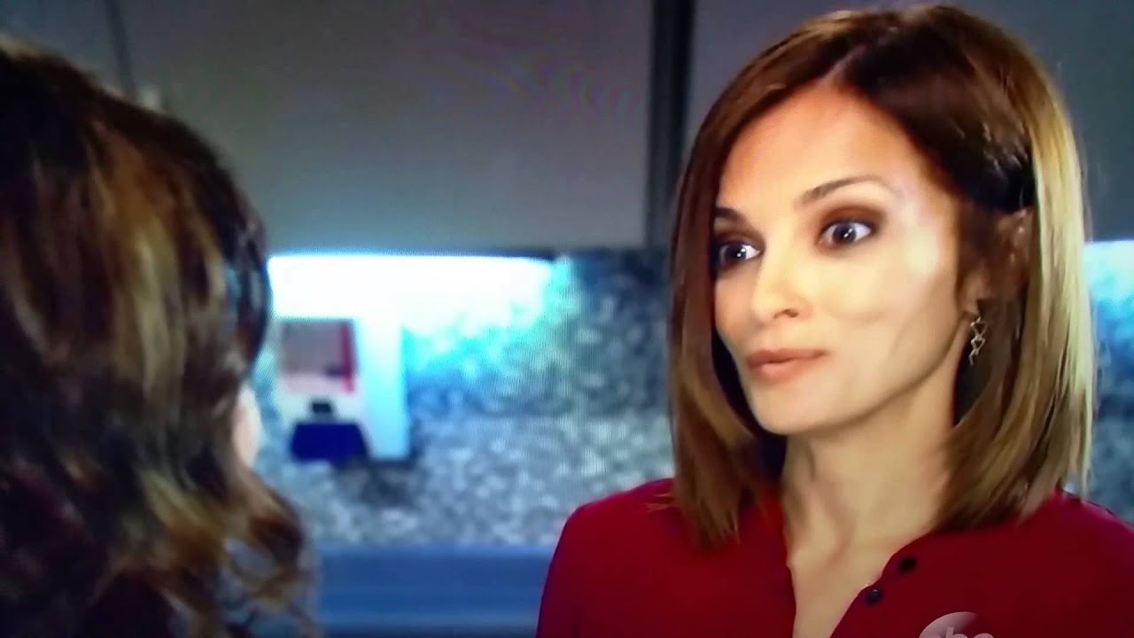 Elizabeth & Hayden have words - YouTube