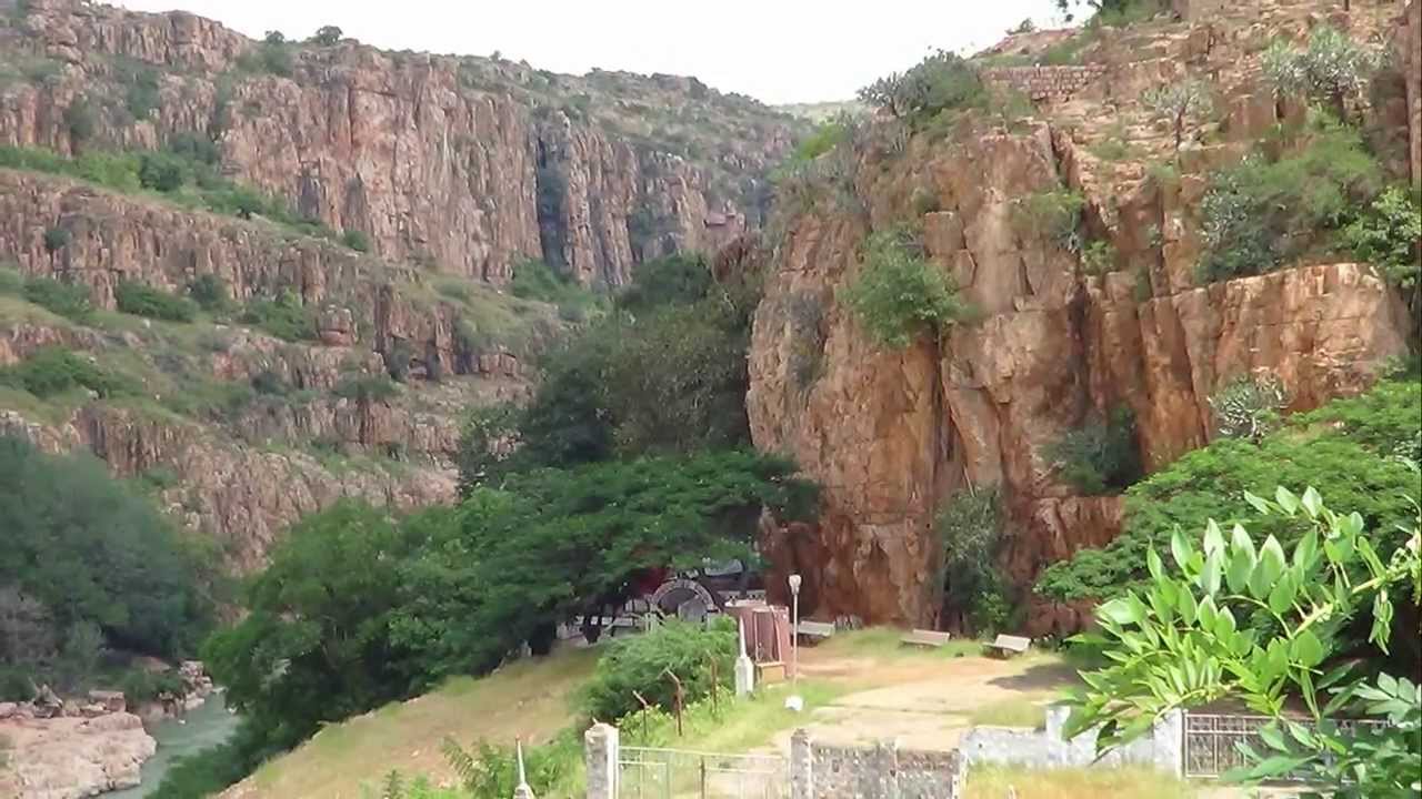 Navilu Tirtha Saundatti - YouTube