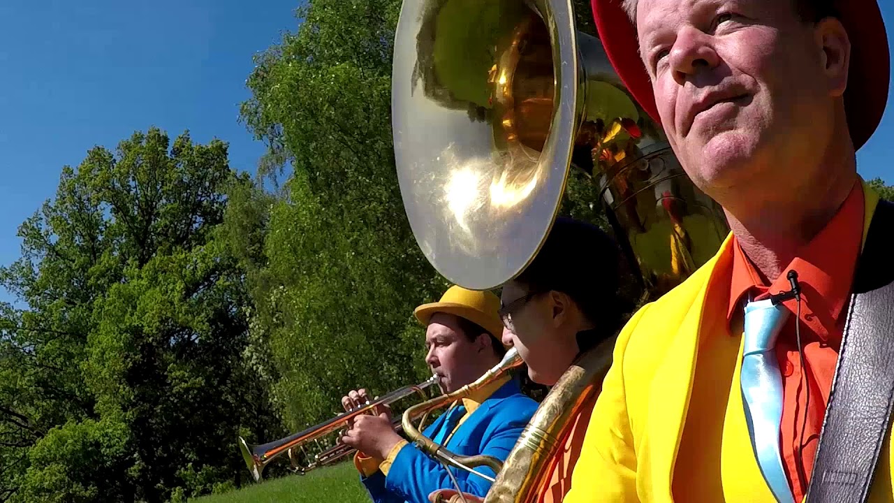 Men in Bunt - YouTube