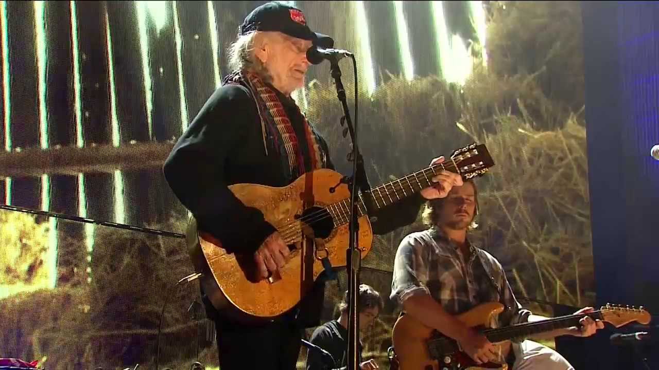 Willie Nelson - Crazy (Live at Farm Aid 30) - YouTube