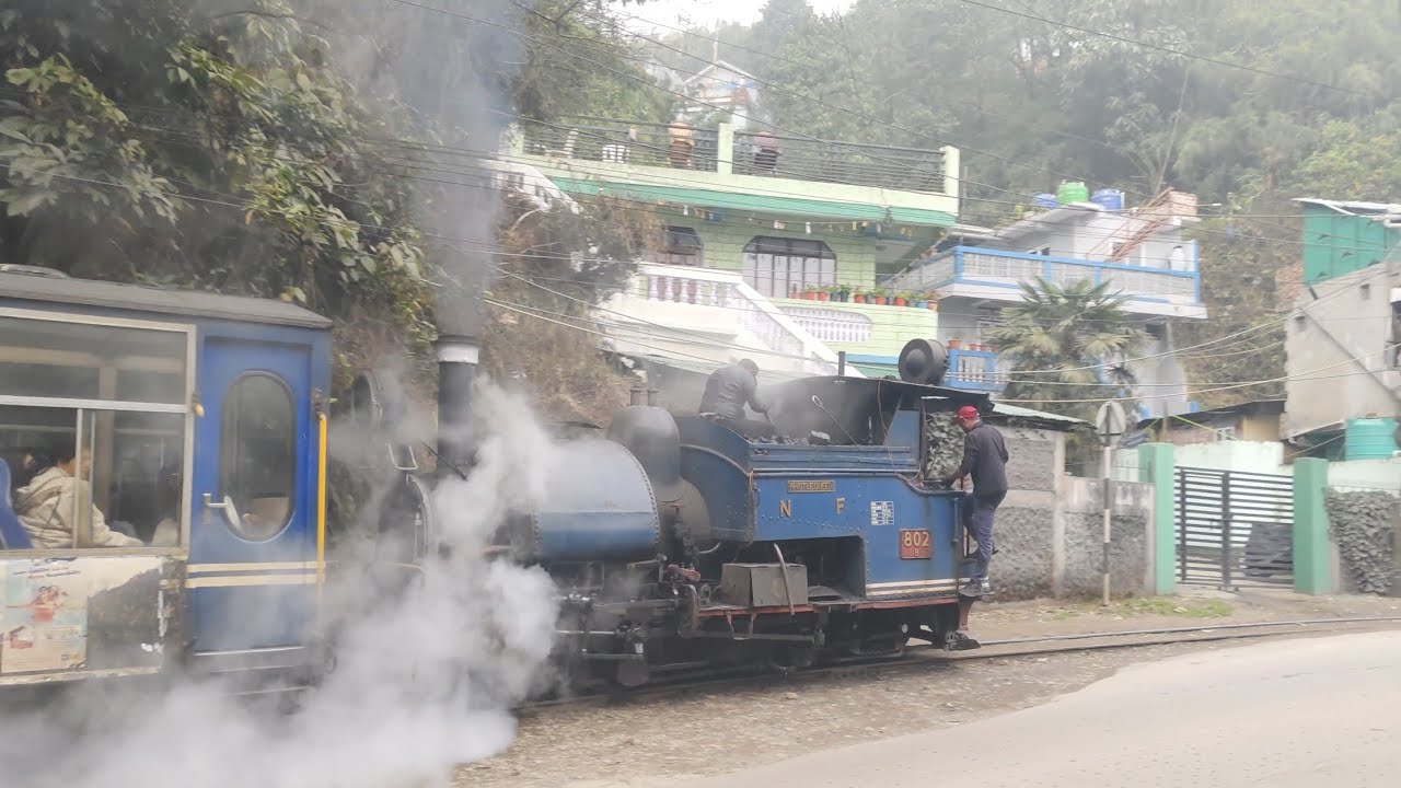 Himalayan Queen Train Darjeeling To Ghoom Toy Train In Winters - YouTube