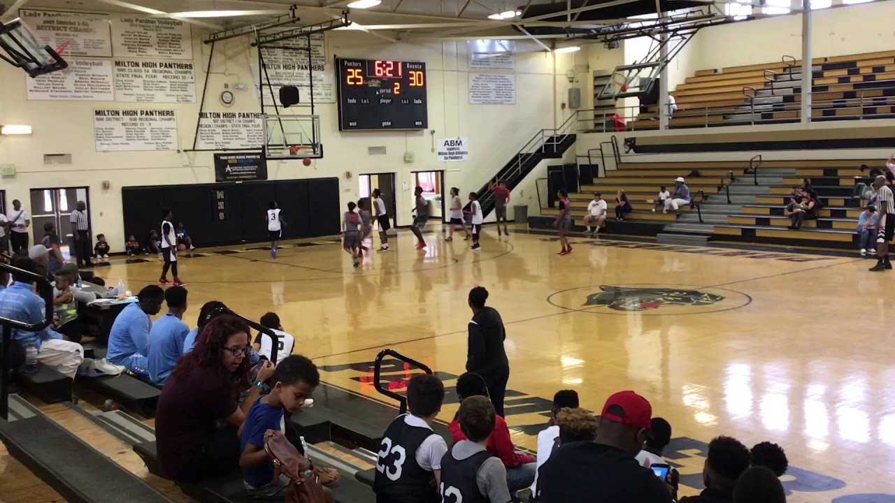 Drew Lucas Gets the rebound for the three pointer - YouTube