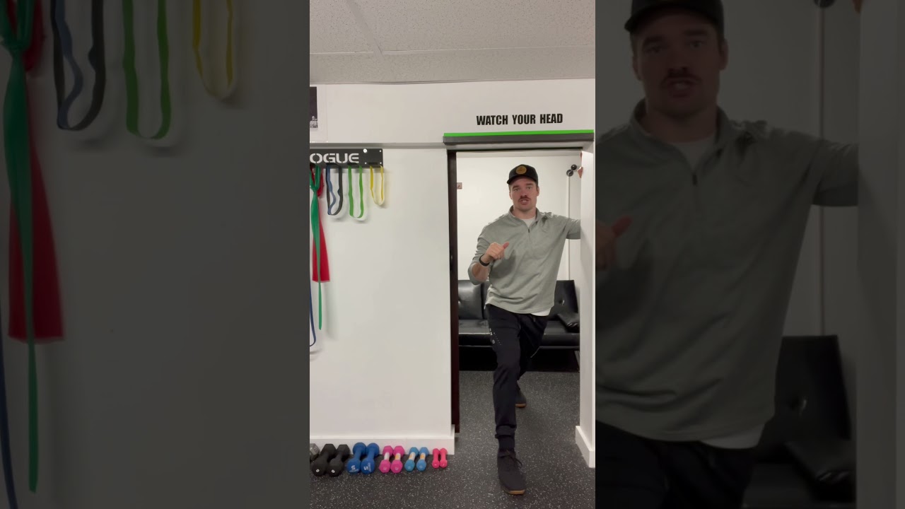 Doorway Pec Stretch (And single arm variation) - YouTube