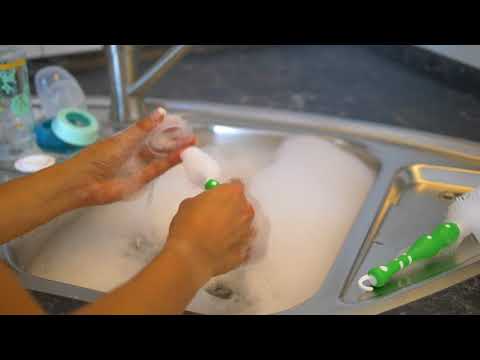 Wie reinige ich meine Babyflasche? Mit nip® Flaschen-/Saugerbürsten / How to clean my baby bottle?