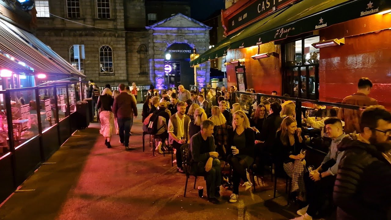 The Nightlife Street Scene in Dublin , Temple Bar , Irish Pubs & Bars ...