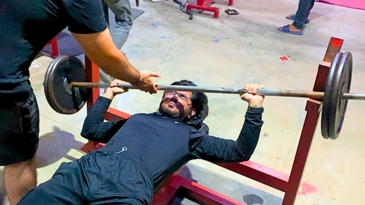 Day 23 || Chest Day: Saved by Gym Bro After Near Bench Press Fail - YouTube