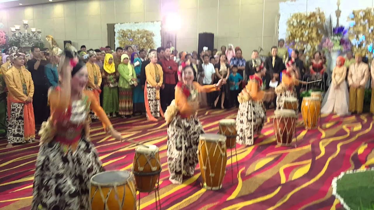 Tarian persembahan rama sinta dan rampak gendang - YouTube