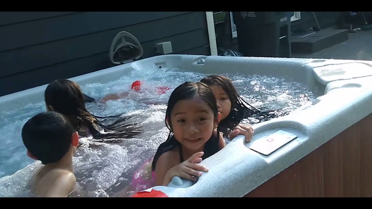 5 LITTLE FRIENDS PLAYING IN HOT TUB SPA/ while waiting for PACQUIAO ...