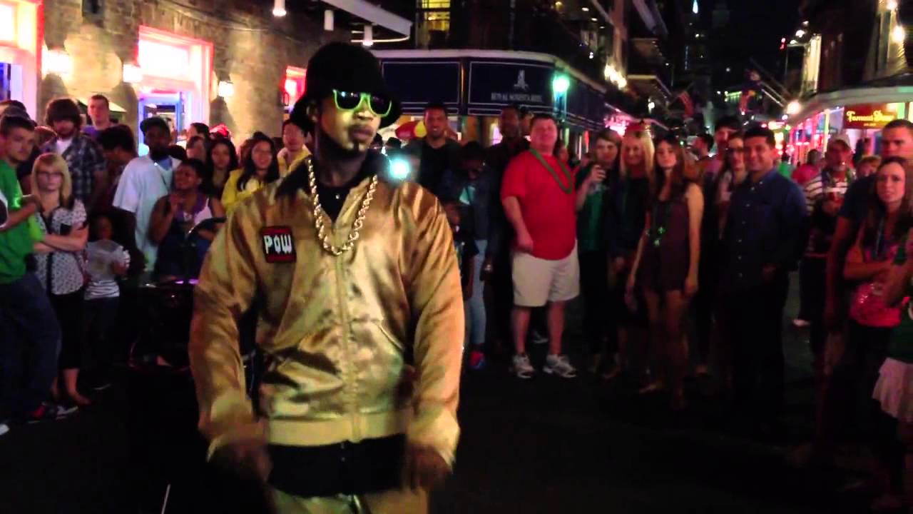 Gold guy dancing on bourbon street - YouTube