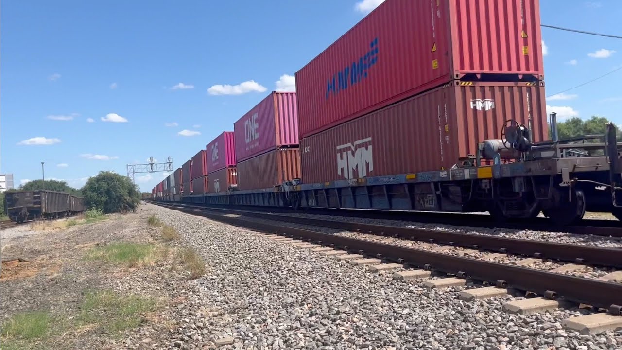 Freight Trains in the Cedars Area South of Downtown Dallas (READ ...