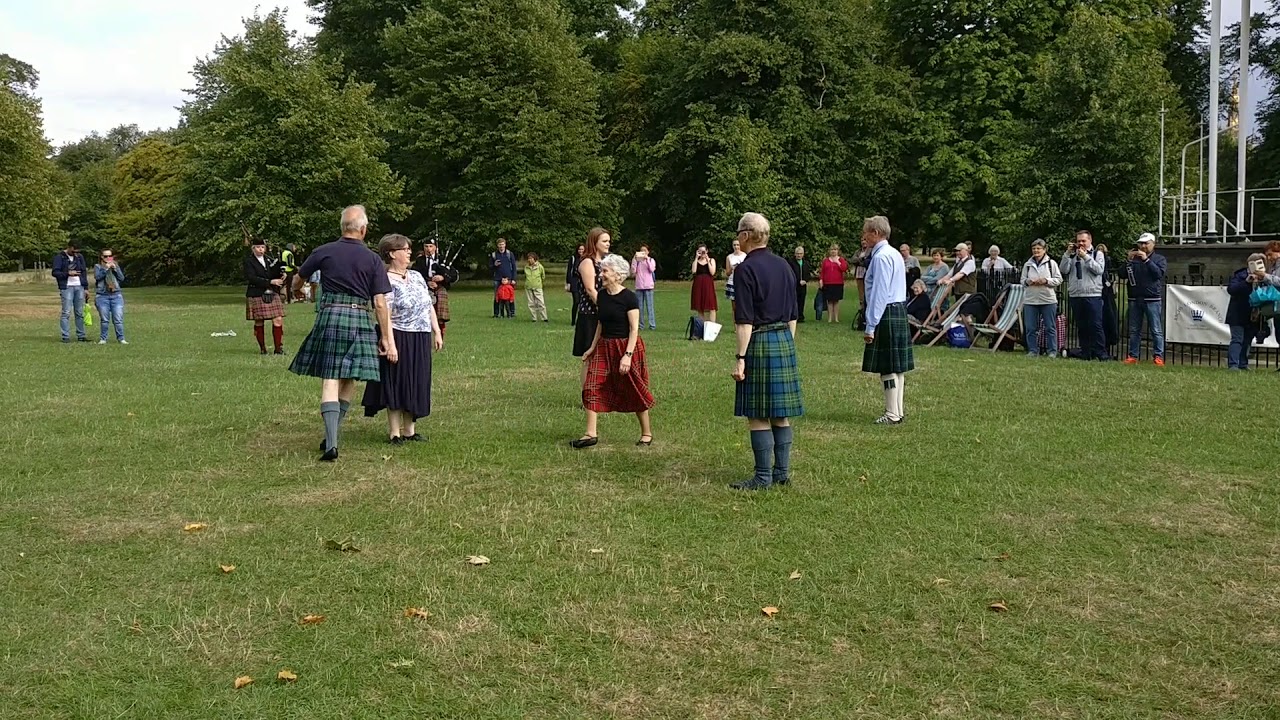 RSCDS London Branch Demonstration - YouTube