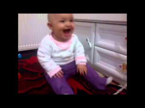 Ebrar Annesine Gülüyor