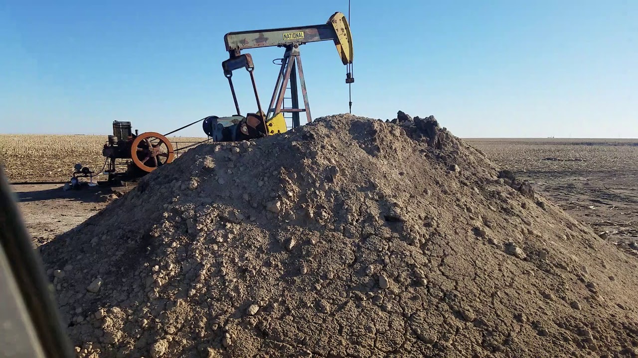 National 160 pumping unit with a c-96 arrow engine - YouTube