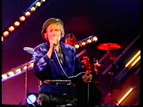 JONI MITCHELL-GOOD FRIENDS-WOGAN-BBC 1-DEC. 6. 1985. - YouTube