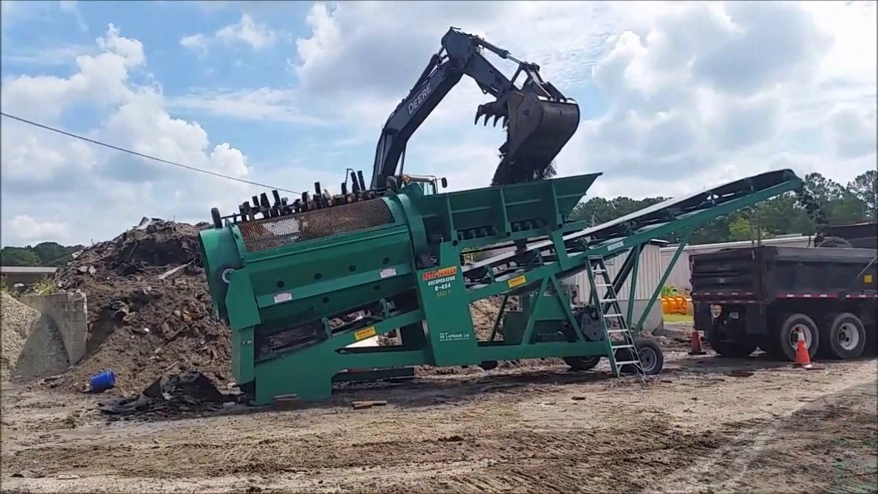 Roto-Screen 454 Screening Street Sweepings - YouTube
