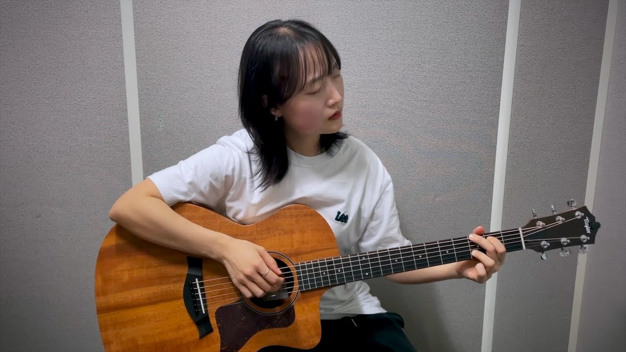 주리(Joori) - 바닷속을 걷는 듯 - YouTube