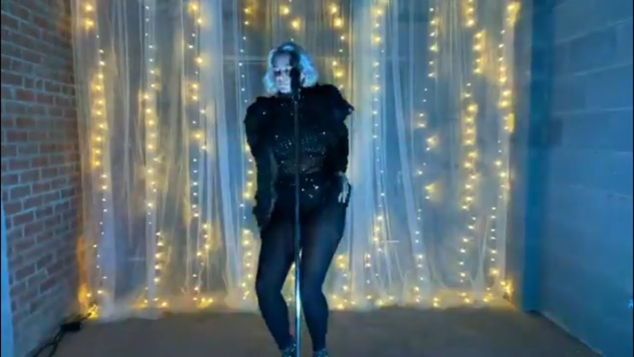 The Busking Hub [411] - Carrie Winfield - YouTube