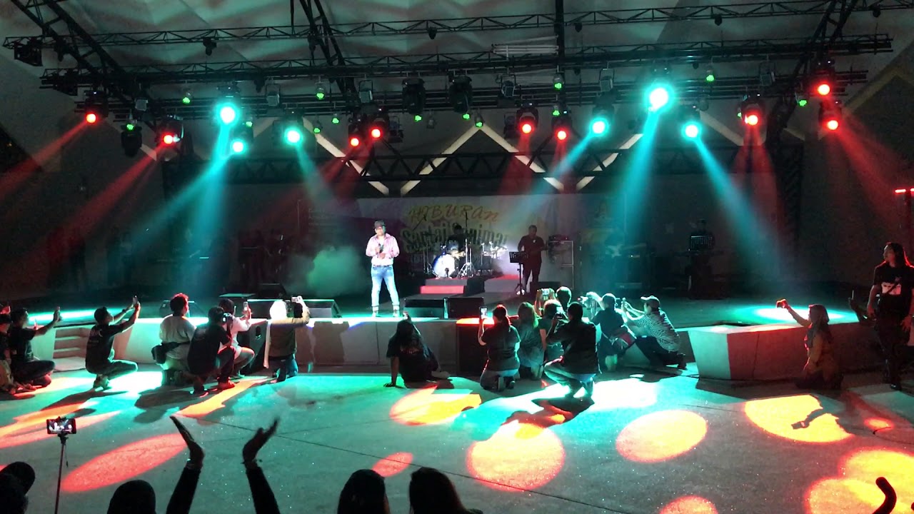 Degawan at panggung universary 11.11.2017 - YouTube