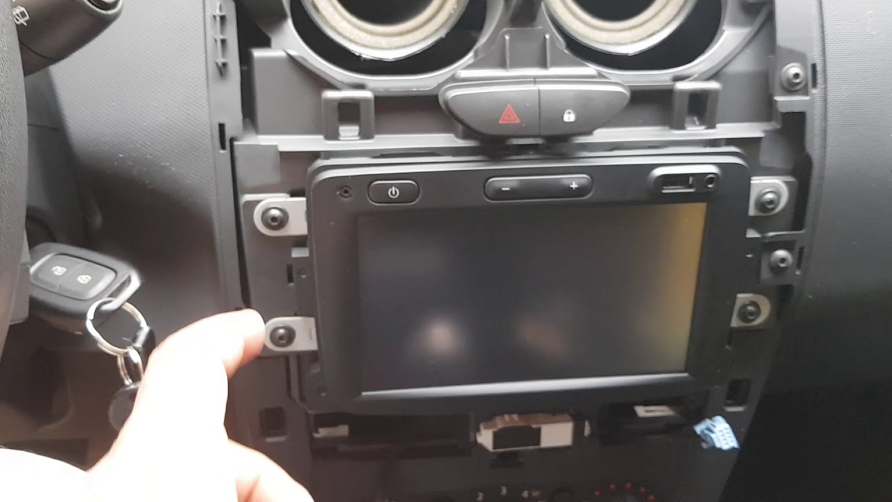 Desmontando moldura média nav Duster Renault - YouTube