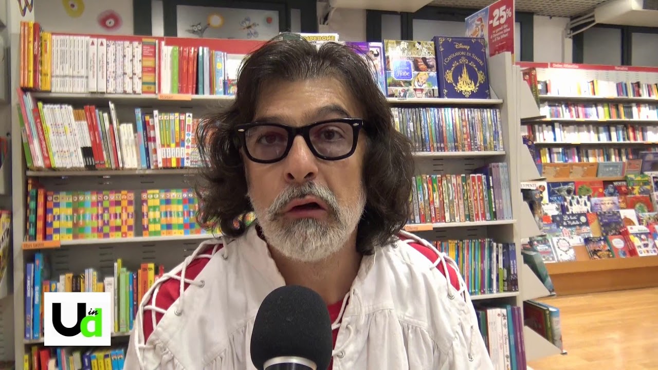 Igor Borozan: performance in libreria - YouTube