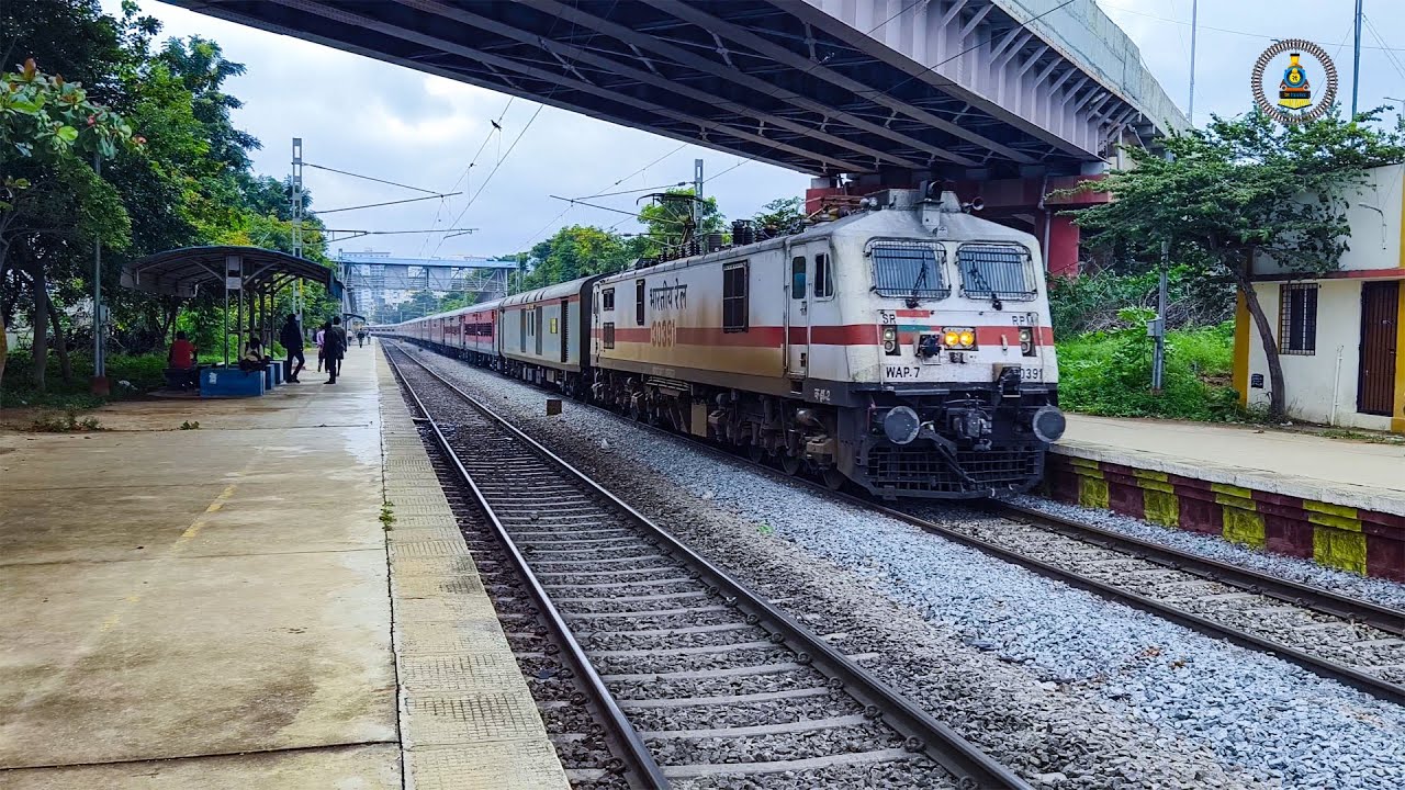 अंग एक्सप्रेस | Late-Running Anga Express Showcases Incredible SPEED ...