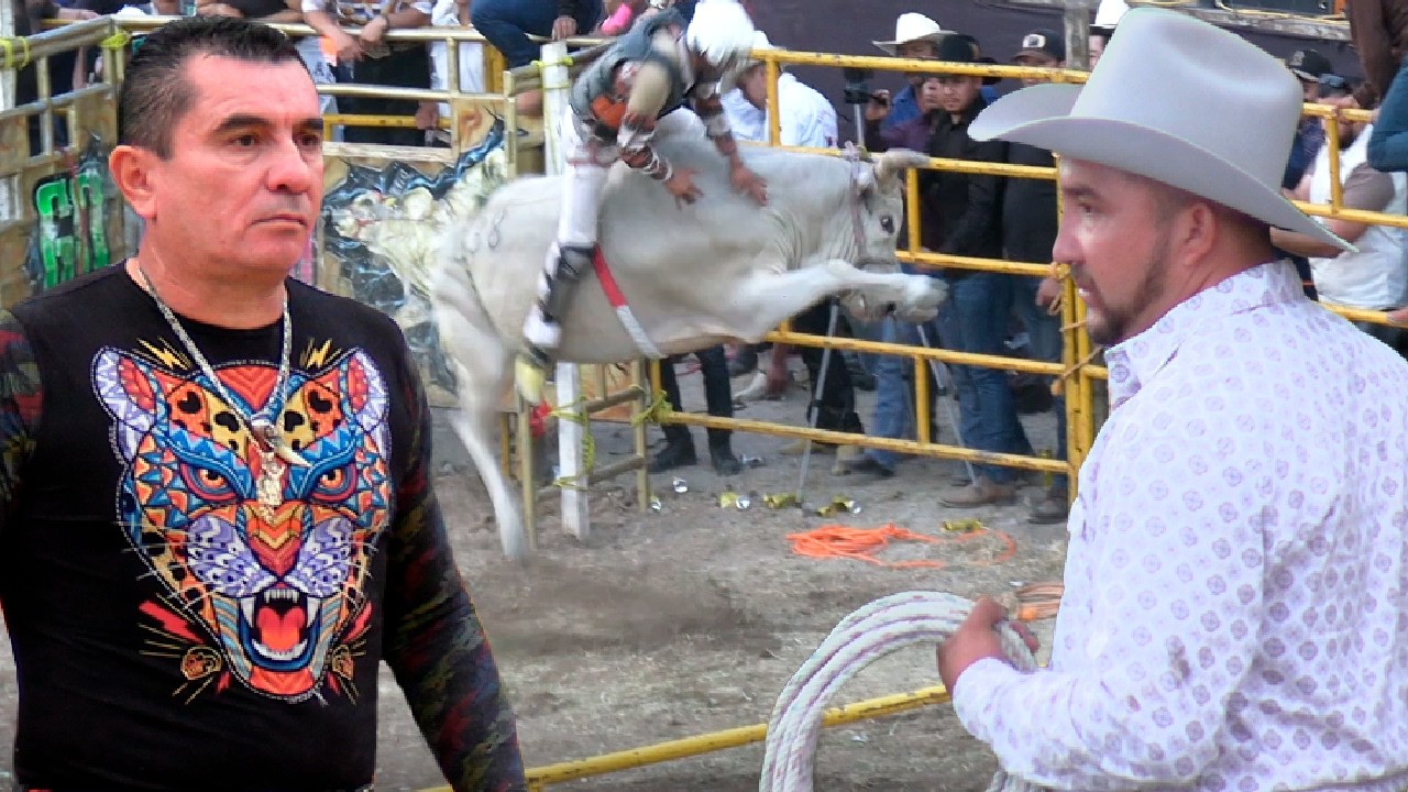 ! CHAGO DÍAZ Y MUNDO DÍAZ LAZANDO LOS TOROS DE RANCHO LOS DESTRUCTORES ...