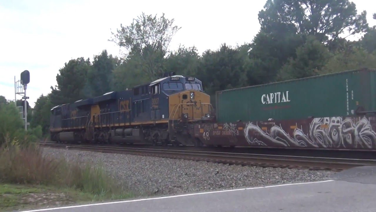 CSX Q130 moves slowly by Hunton Station Park - YouTube