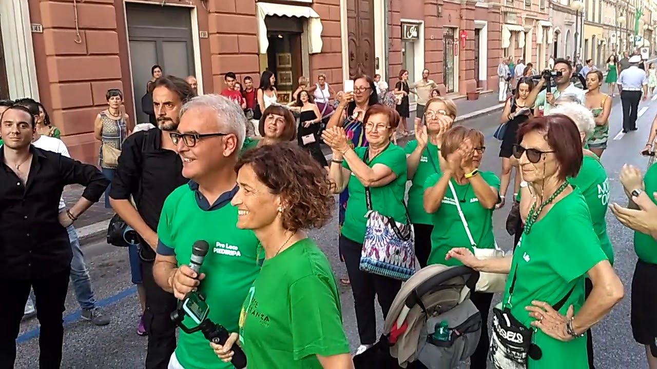 È la Notte dell'opera. La lirica scende in strada (1) - YouTube