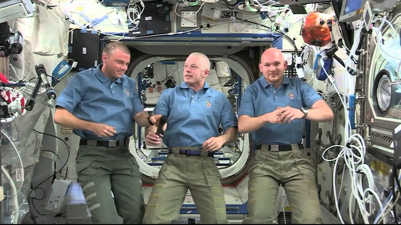 Space station astronauts talk with the media about life in space - YouTube