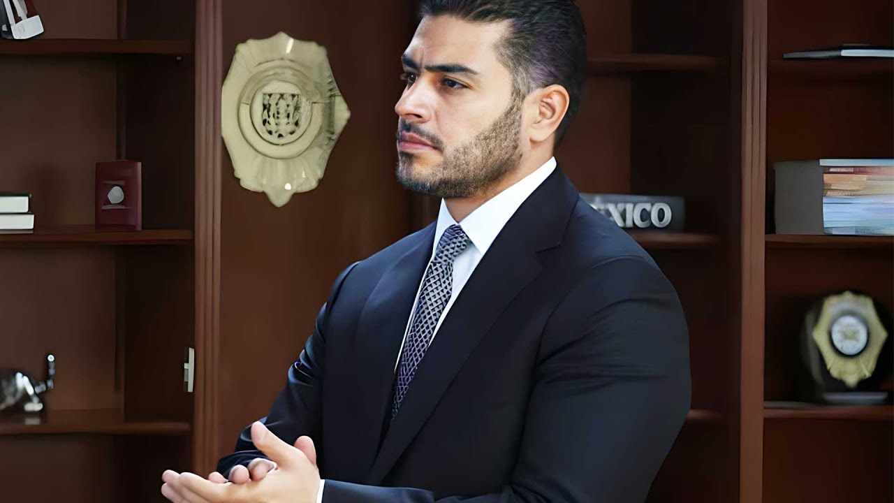 El hombre perfecto sí existe, y es policía - YouTube